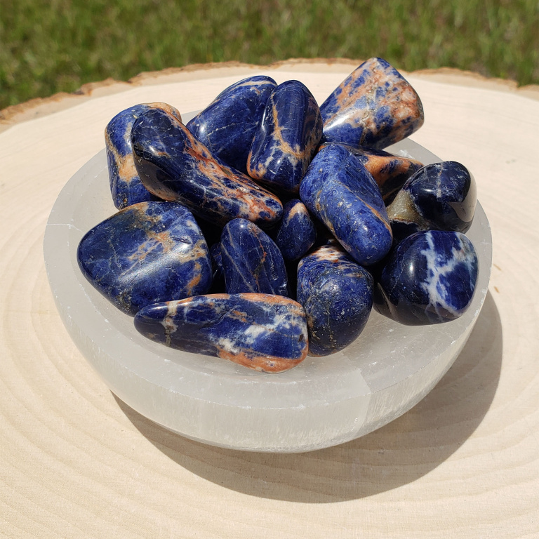 Indigo Crystals: Meanings, Uses, and Popular Varieties - Crystal Vaults