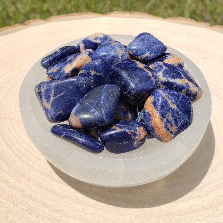 Indigo Crystals: Meanings, Uses, and Popular Varieties - Crystal Vaults