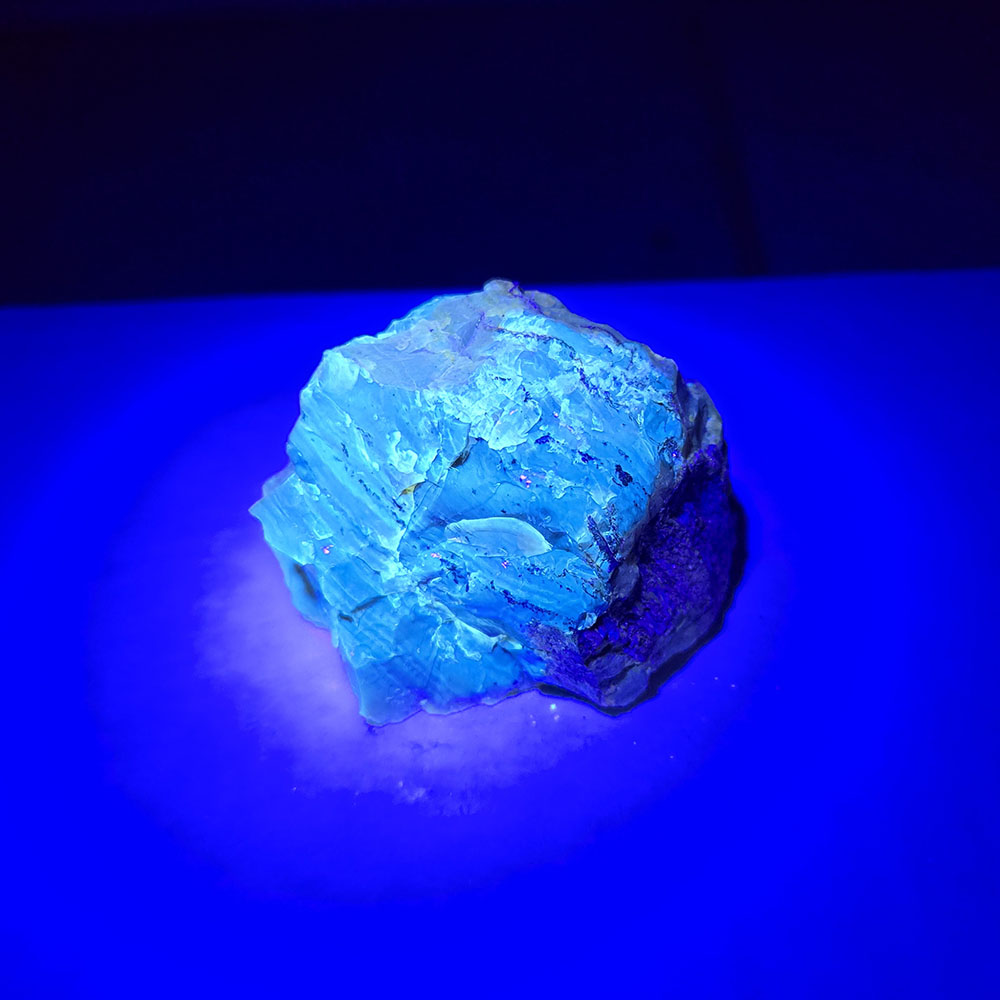 Natural Fluorescent Sumatra Amber - Crystal Vaults