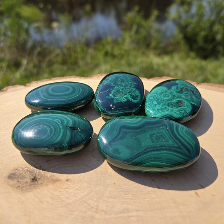 Green Crystals Explained - Crystal Vaults